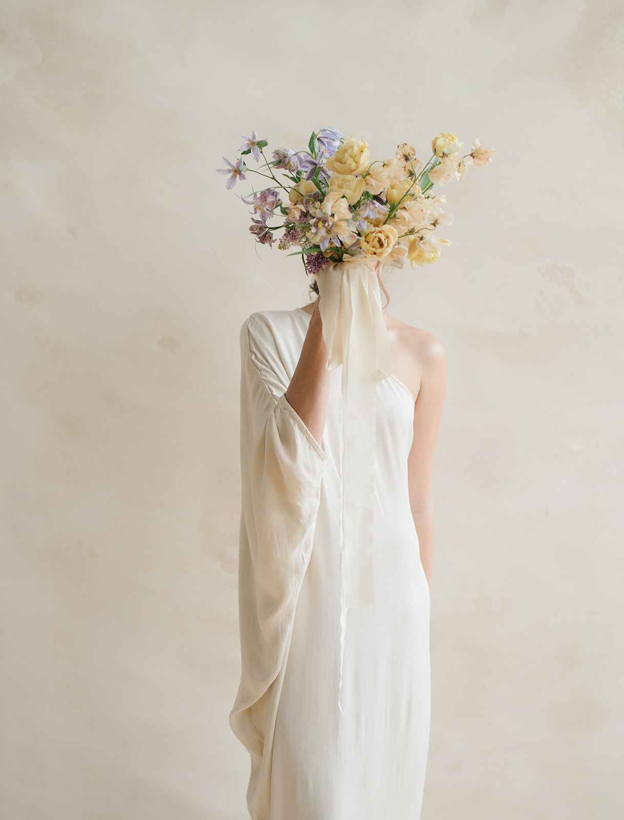Feminine Floral Design Inspired by Grecian Statues | Gather Floral